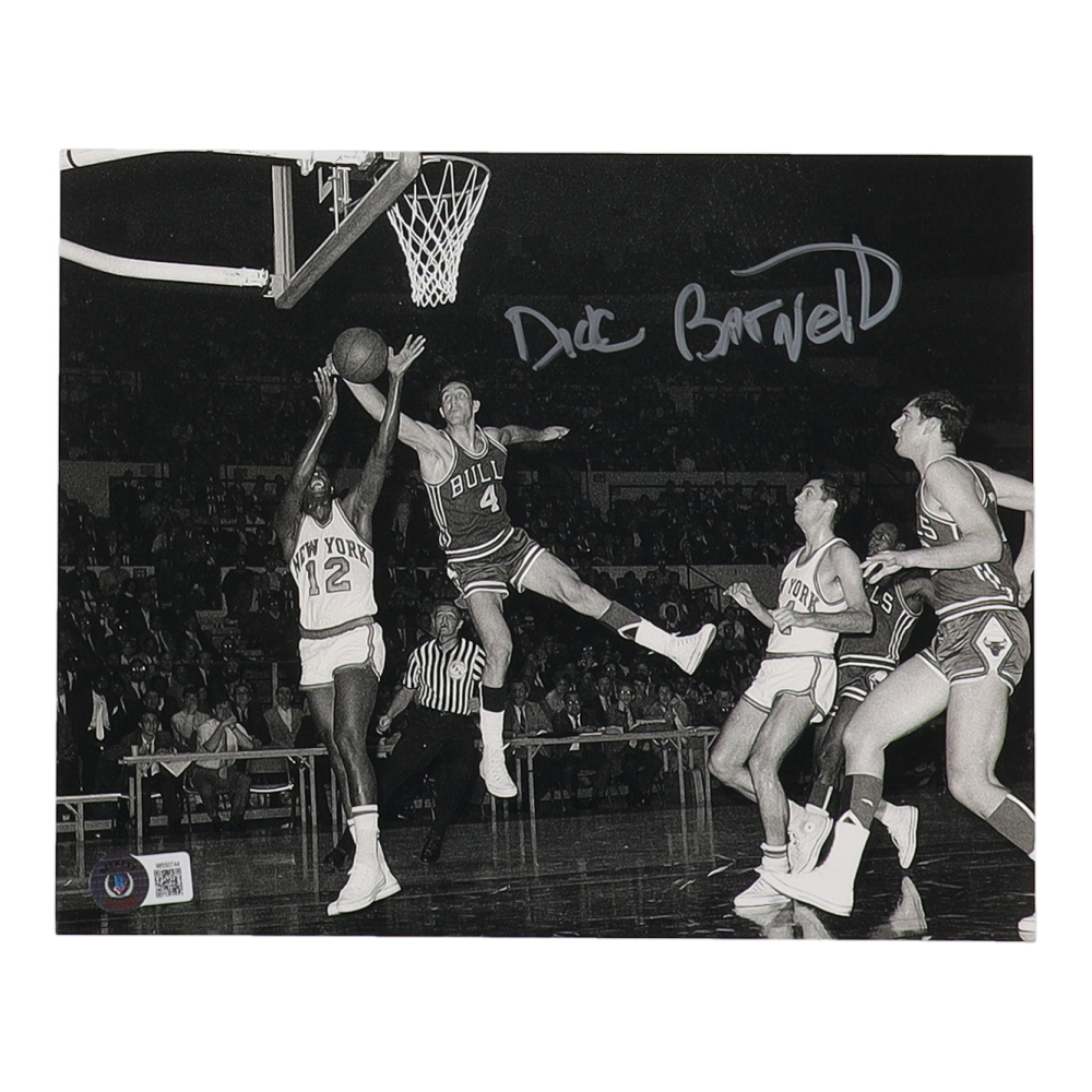 Dick Barnett Signed Knicks 8x10 Photo (Beckett) | Pristine Auction