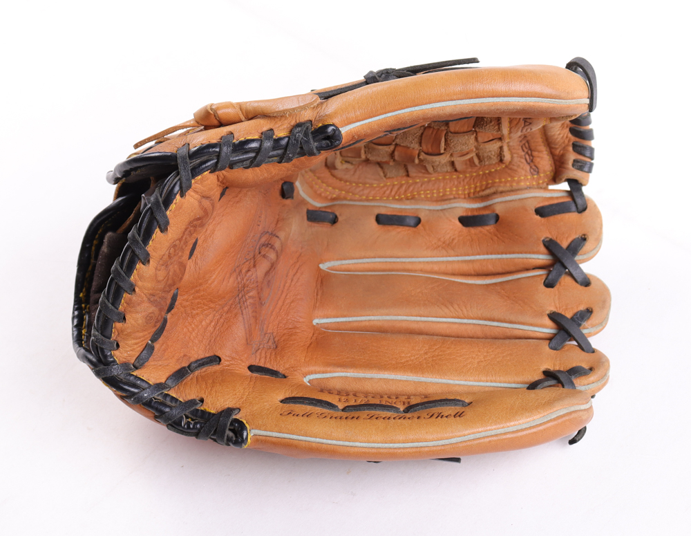 Nolan Ryan Signed Vintage Spalding Nolan Ryan Advisory Staff Model ...