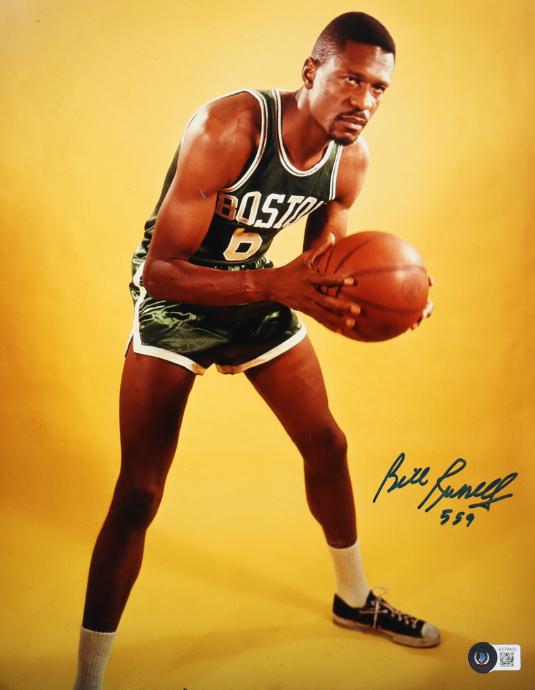 Bill Russell Signed 11x14 Photo (Beckett) | Pristine Auction