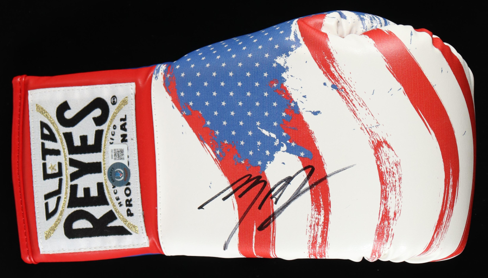 Michael B. Jordan Signed Cleto Reyes Boxing Glove (Beckett) | Pristine ...