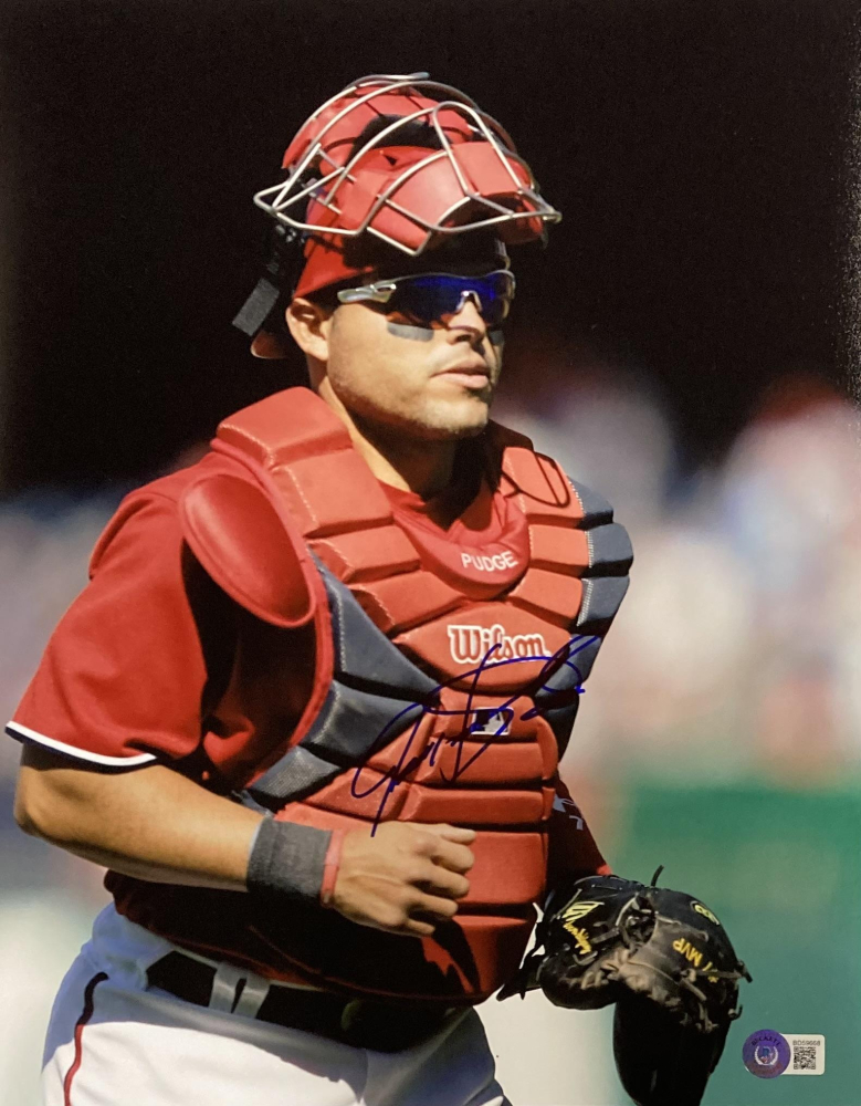 Ivan Rodriguez Signed Rangers 11x14 Photo (Beckett) | Pristine Auction