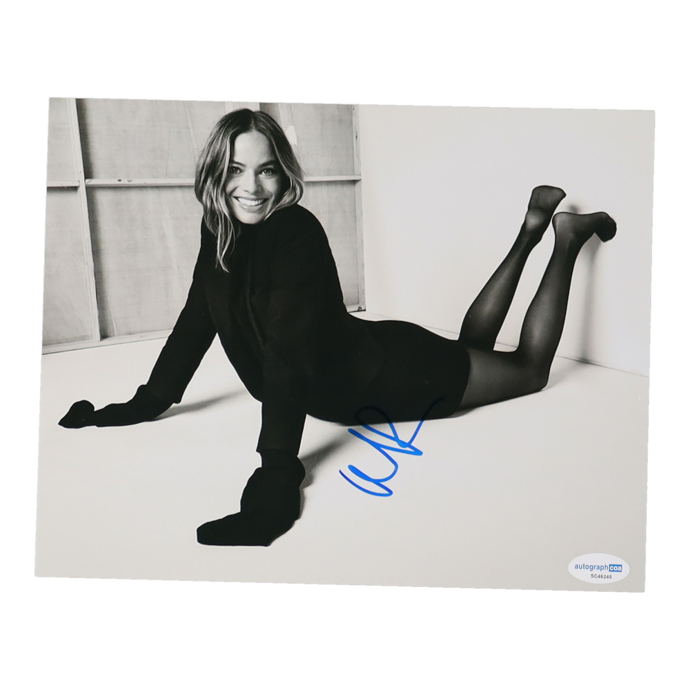 Margot Robbie Signed 8x10 Photo (ACOA) | Pristine Auction