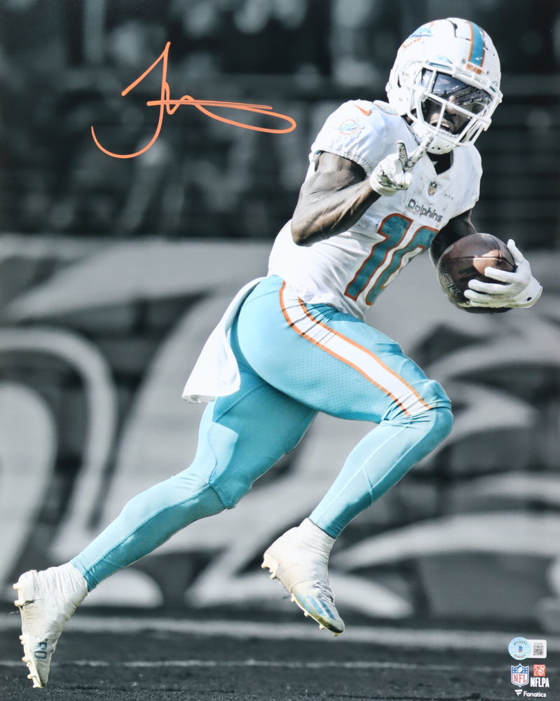 Tyreek Hill Signed Dolphins 16x20 Photo (Beckett) | Pristine Auction