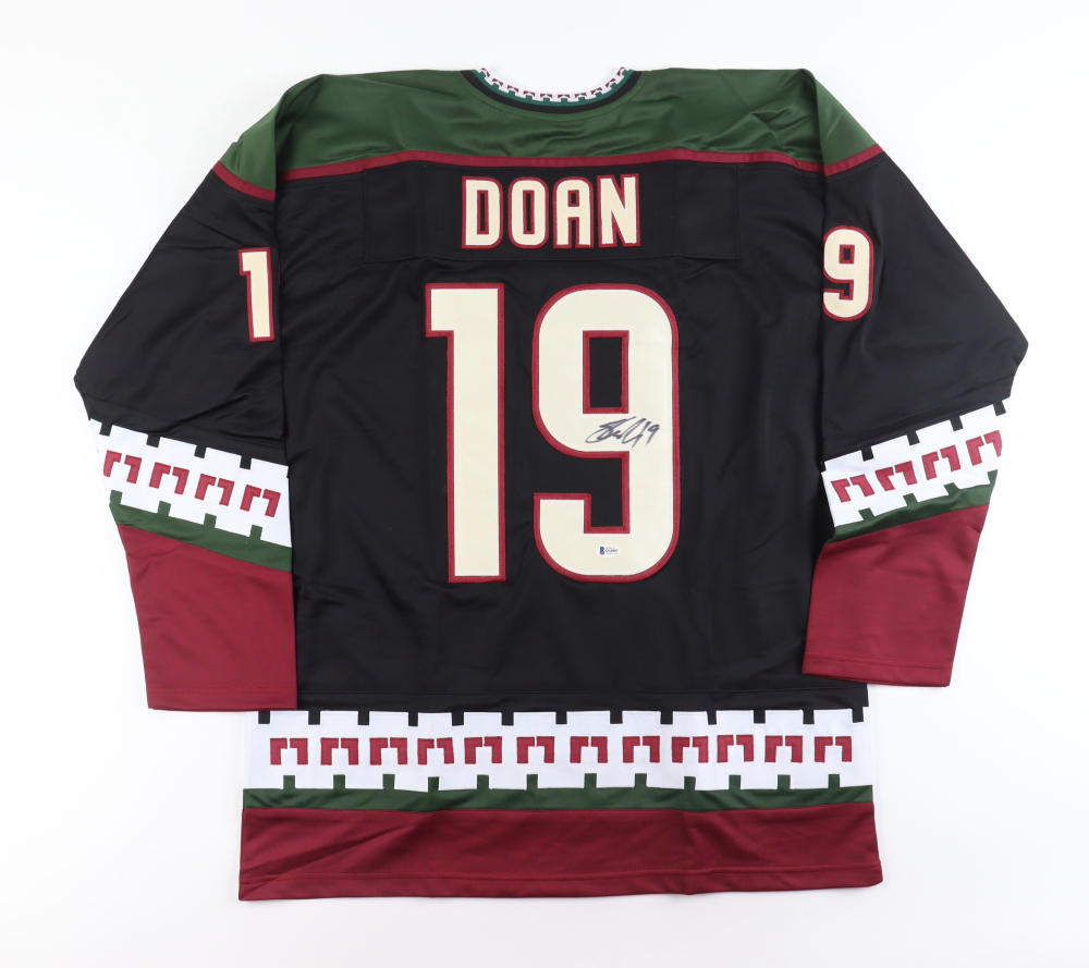 Shane Doan Signed Captain's Jersey (Beckett) | Pristine Auction