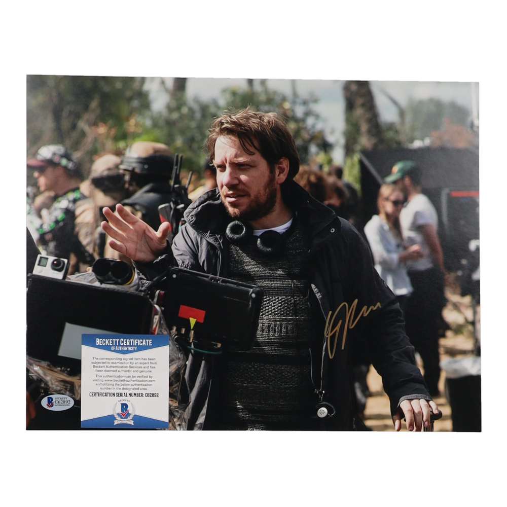 Gareth Edwards Signed 11x14 Photo (Beckett) | Pristine Auction
