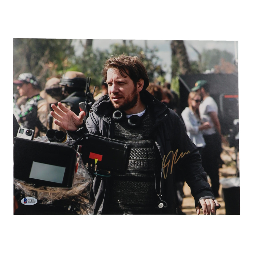 Gareth Edwards Signed 11x14 Photo (Beckett) | Pristine Auction