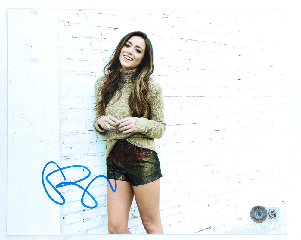 Chloe Bennet Signed 8x10 Photo (Beckett) | Pristine Auction