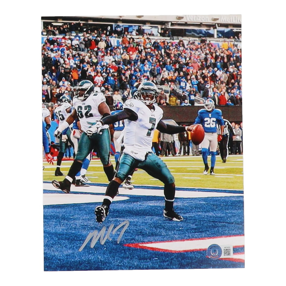 Michael Vick Signed Eagles 8x10 Photo (Beckett) | Pristine Auction