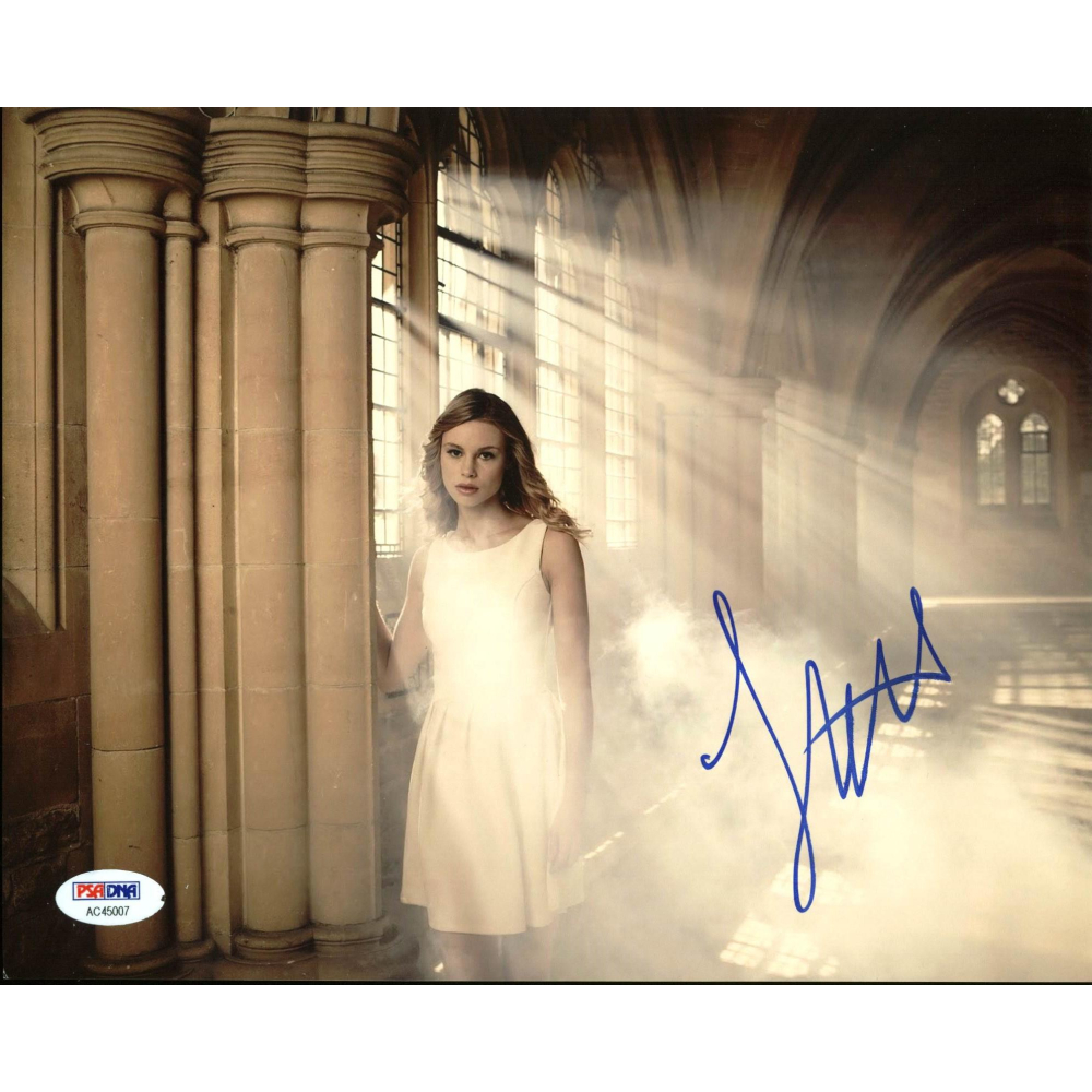 Lucy Fry Signed 8x10 Photo (PSA) | Pristine Auction