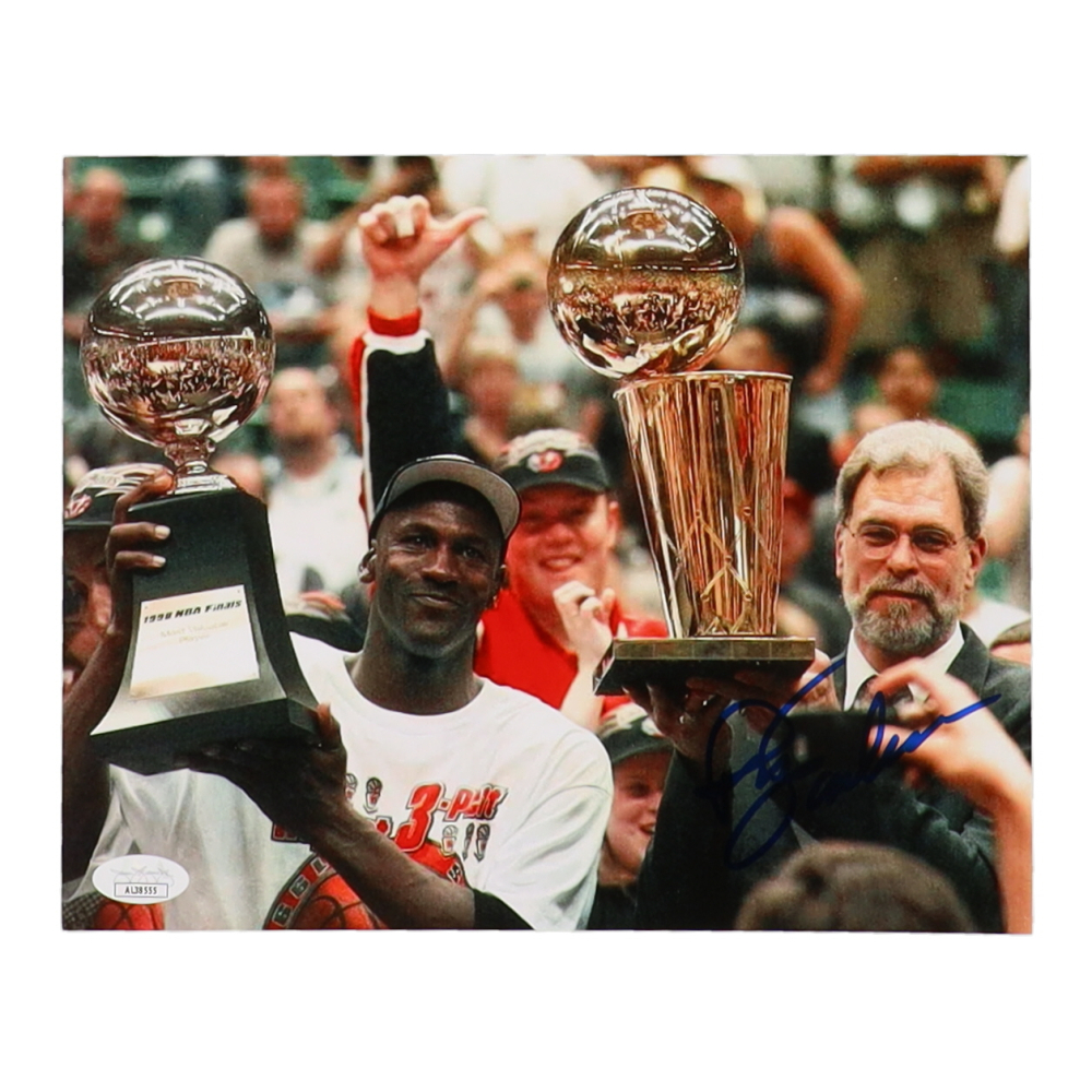 Phil Jackson Signed Bulls 8x10 Photo (JSA) | Pristine Auction