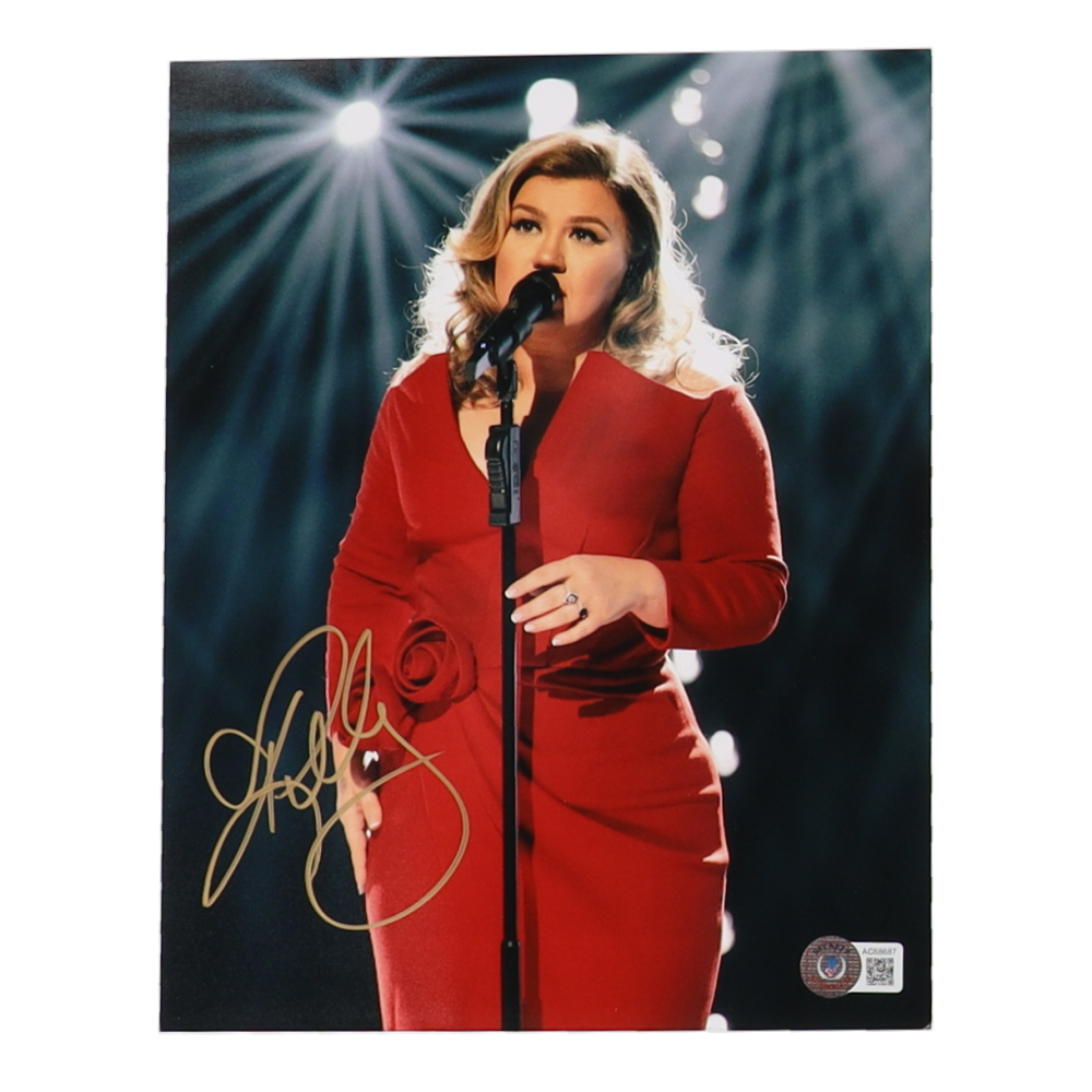 Kelly Clarkson Signed 8x10 Photo (Beckett) | Pristine Auction