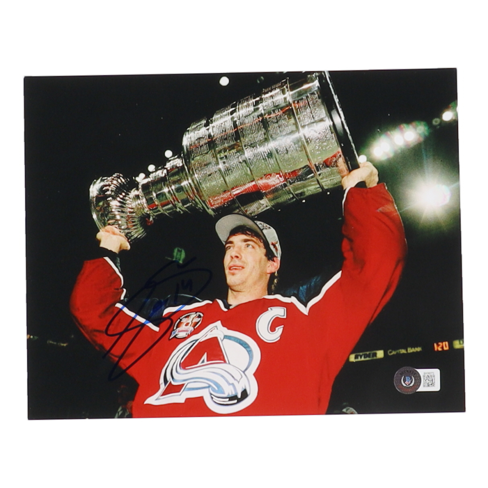 Joe Sakic Signed Avalanche 8x10 Photo (Beckett) | Pristine Auction