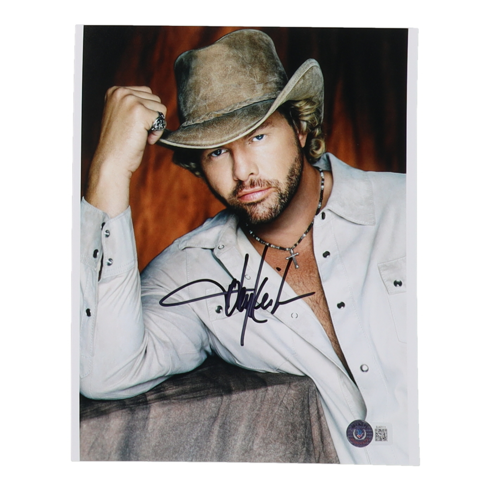 Toby Keith Signed 8x10 Photo (Beckett) | Pristine Auction