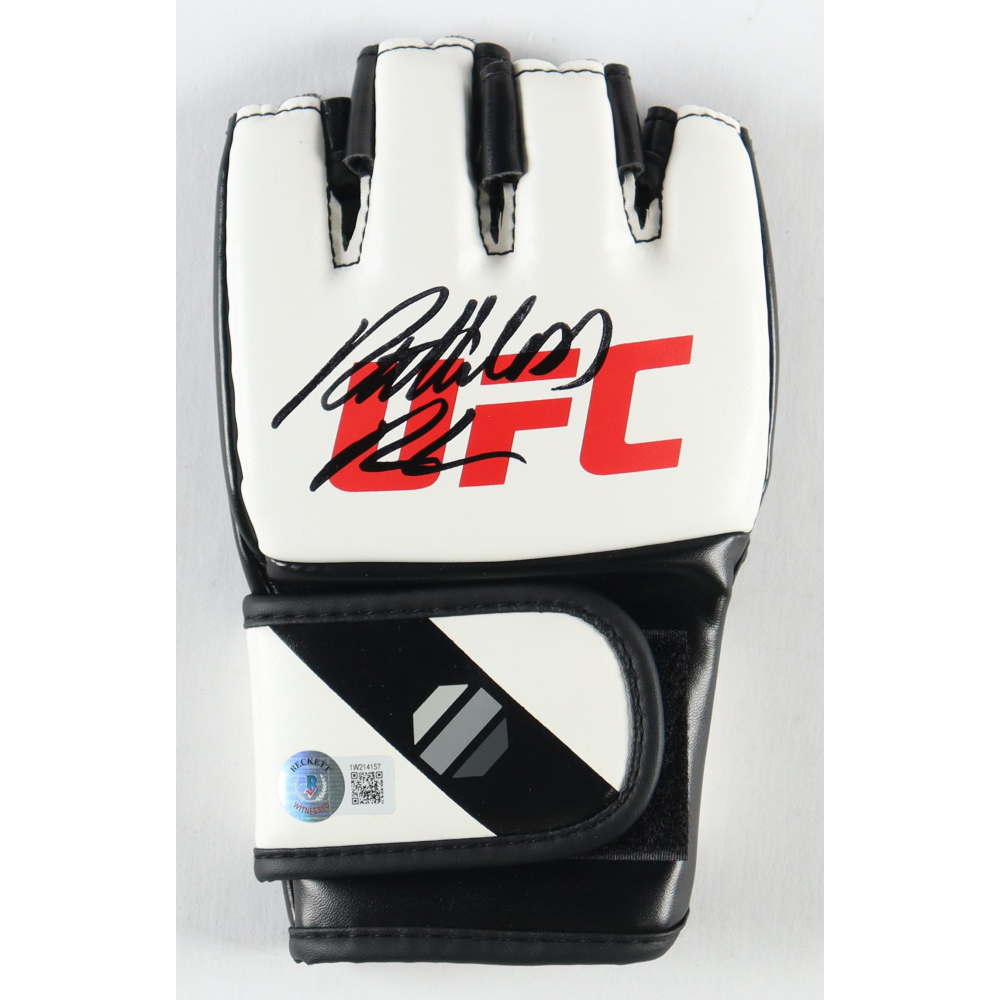 Robbie Lawler Signed UFC Glove Inscribed "Ruthless" (Beckett ...