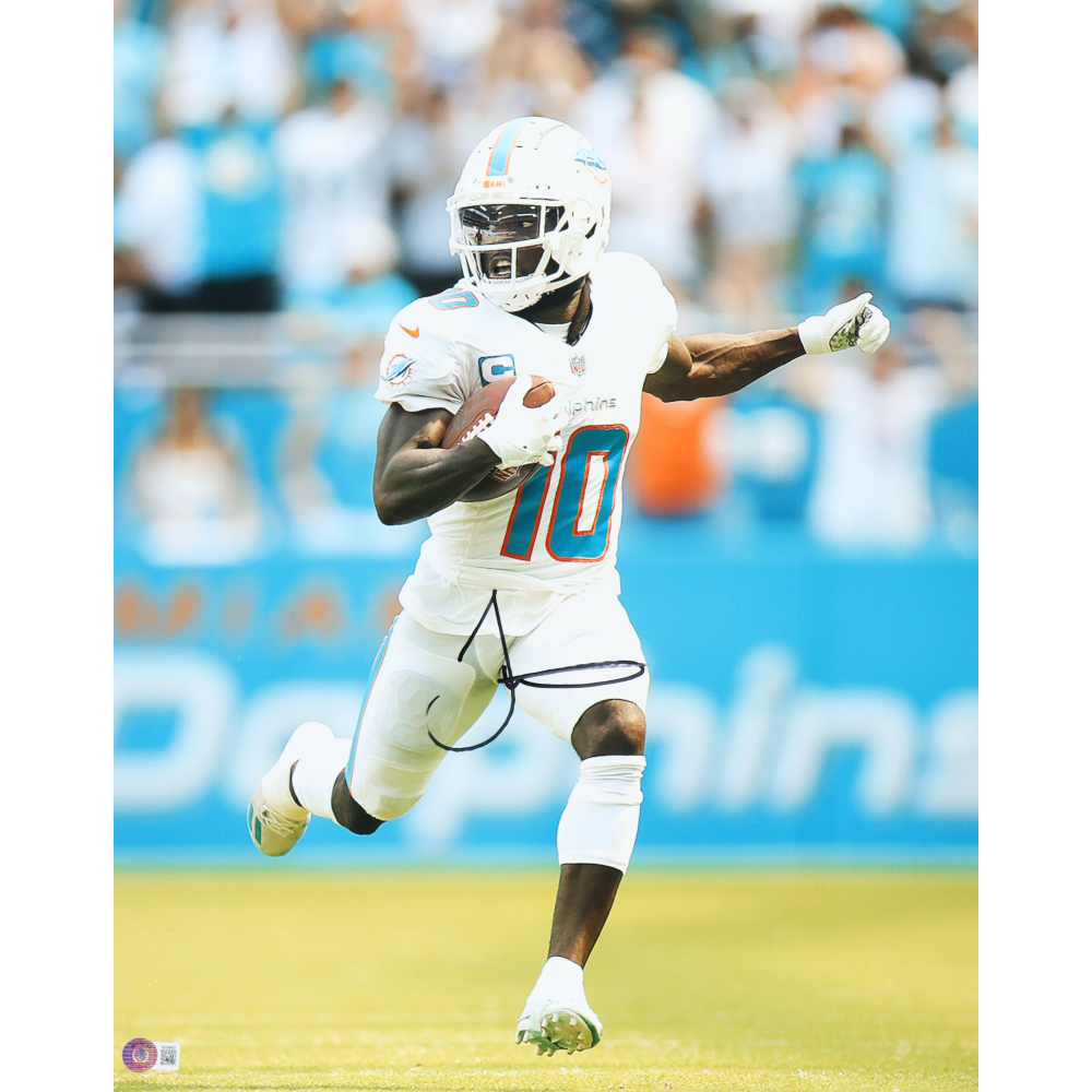 Tyreek Hill Signed Dolphins 16x20 Photo (Beckett) | Pristine Auction