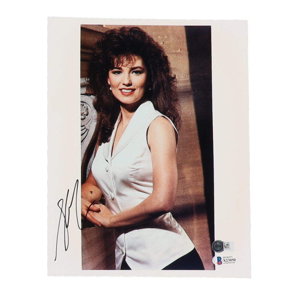 Shania Twain Signed 8x10 Photo (Beckett) | Pristine Auction