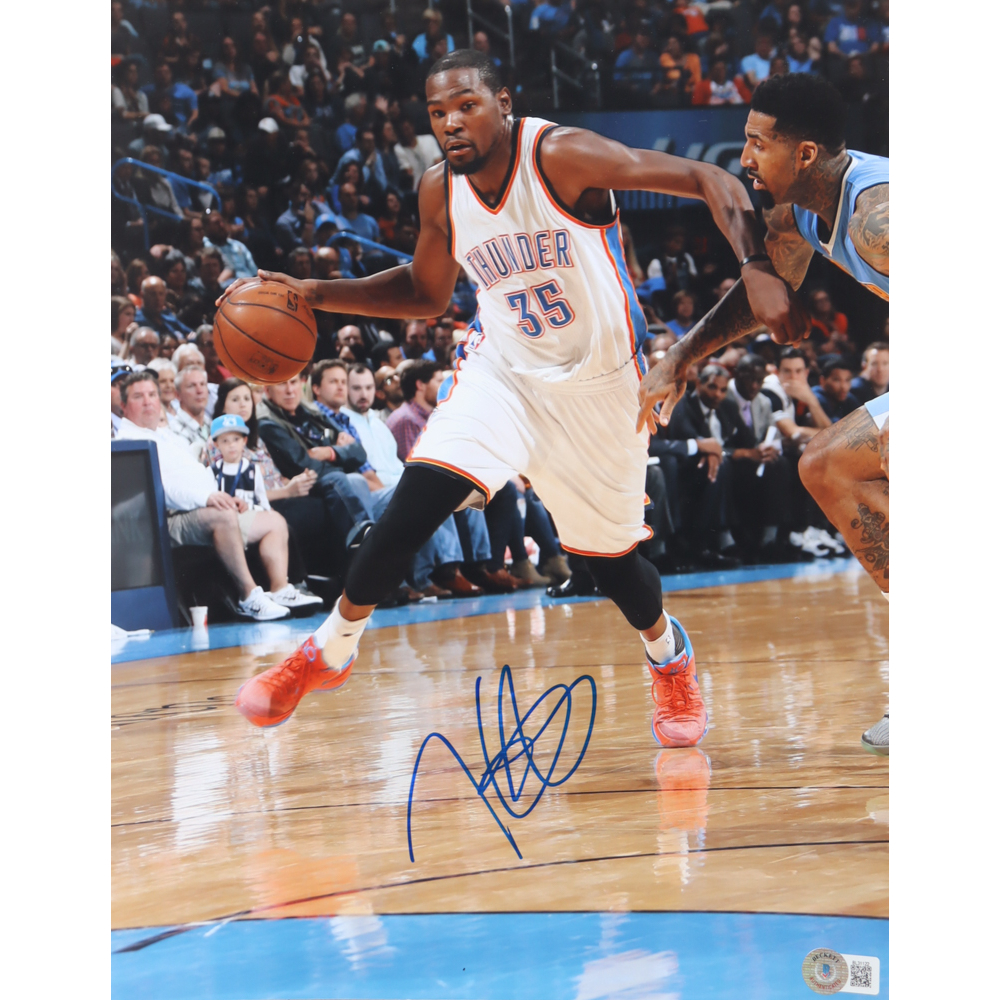 Kevin Durant Signed Thunder 11x14 Photo (Beckett) | Pristine Auction