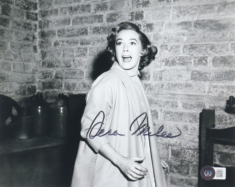 Vera Miles Signed "Psycho" 8x10 Photo (Beckett) | Pristine Auction