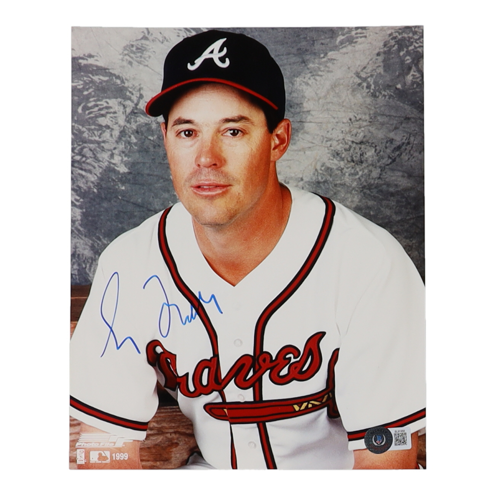 Greg Maddux Signed Braves 8x10 Photo (Beckett) | Pristine Auction