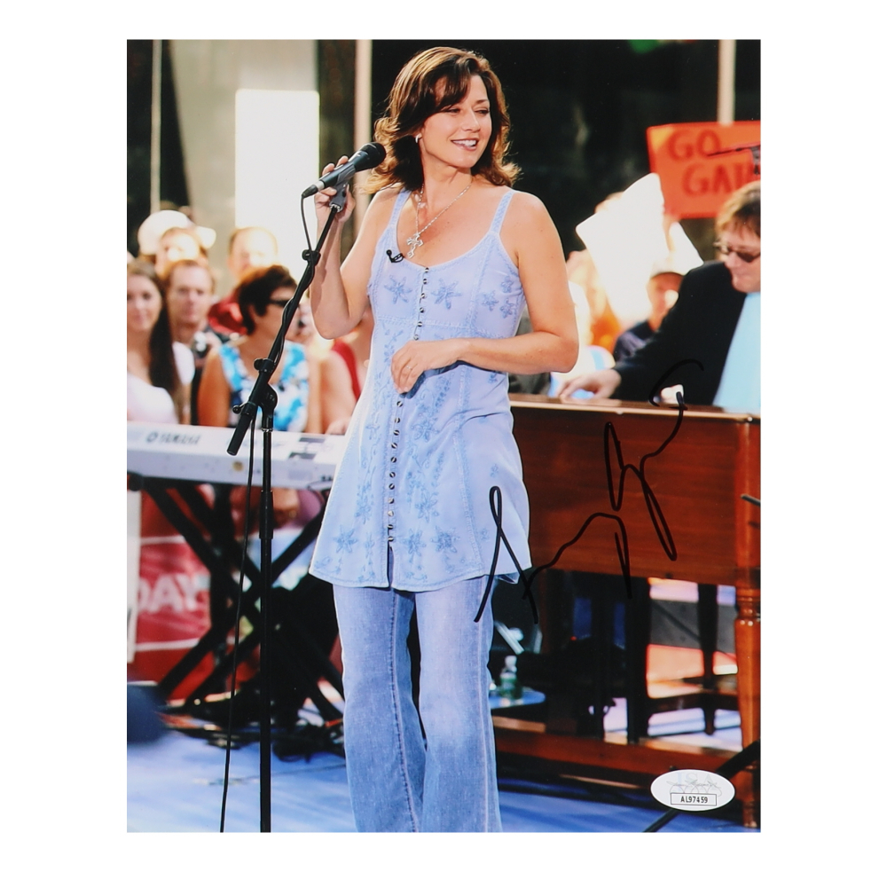 Amy Grant Signed 8x10 Photo (JSA) | Pristine Auction