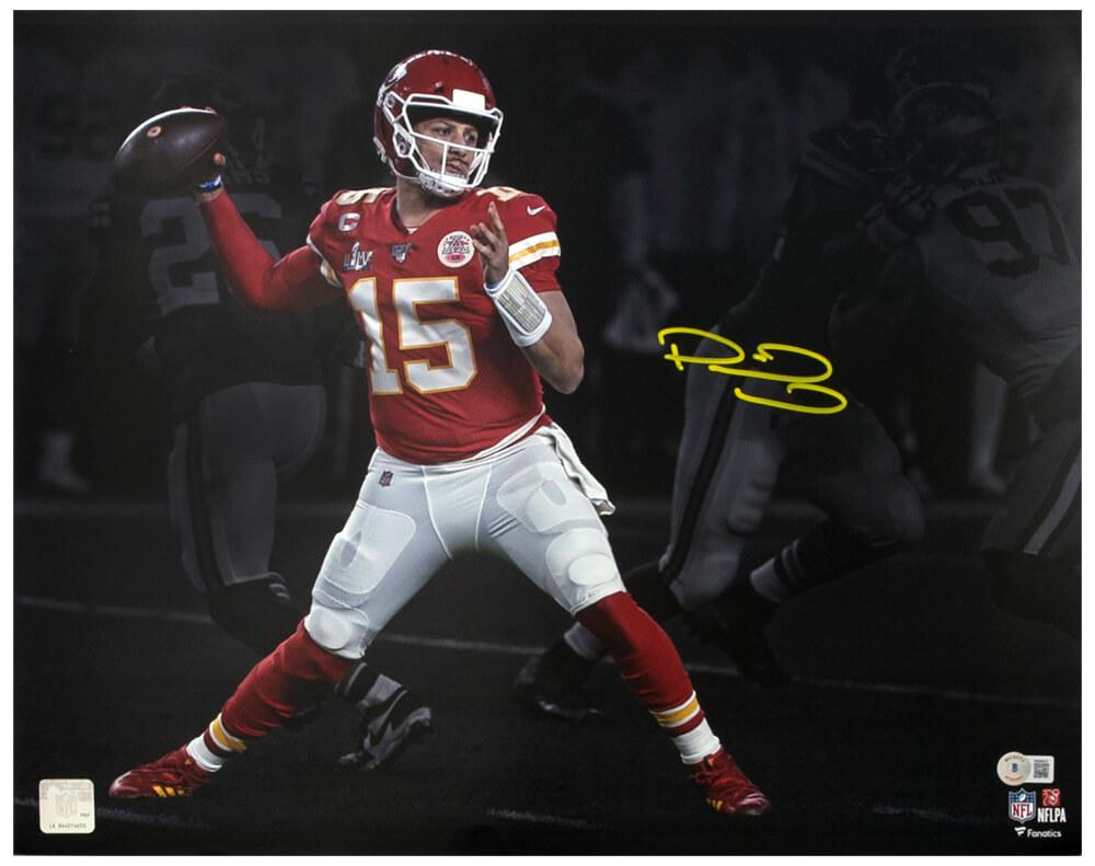 Patrick Mahomes Signed Chiefs 16x20 Photo (Beckett) | Pristine Auction