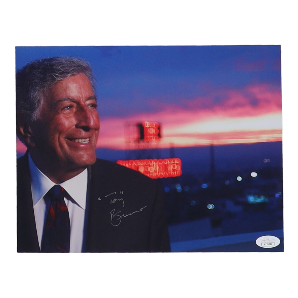 Tony Bennett Signed 8x10 Photo (JSA) | Pristine Auction