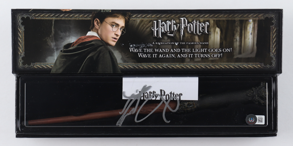 Daniel Radcliffe Signed "Harry Potter" Wand With Original Box (Beckett ...
