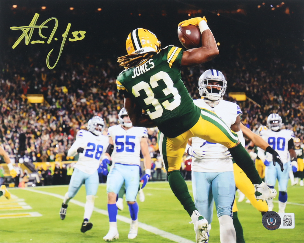 Aaron Jones Signed Packers 8x10 Photo (Beckett) | Pristine Auction
