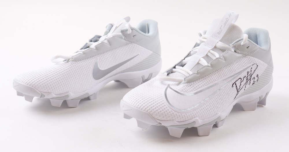 Devin Hester Signed Pair of Nike Football Cleats (JSA) | Pristine Auction