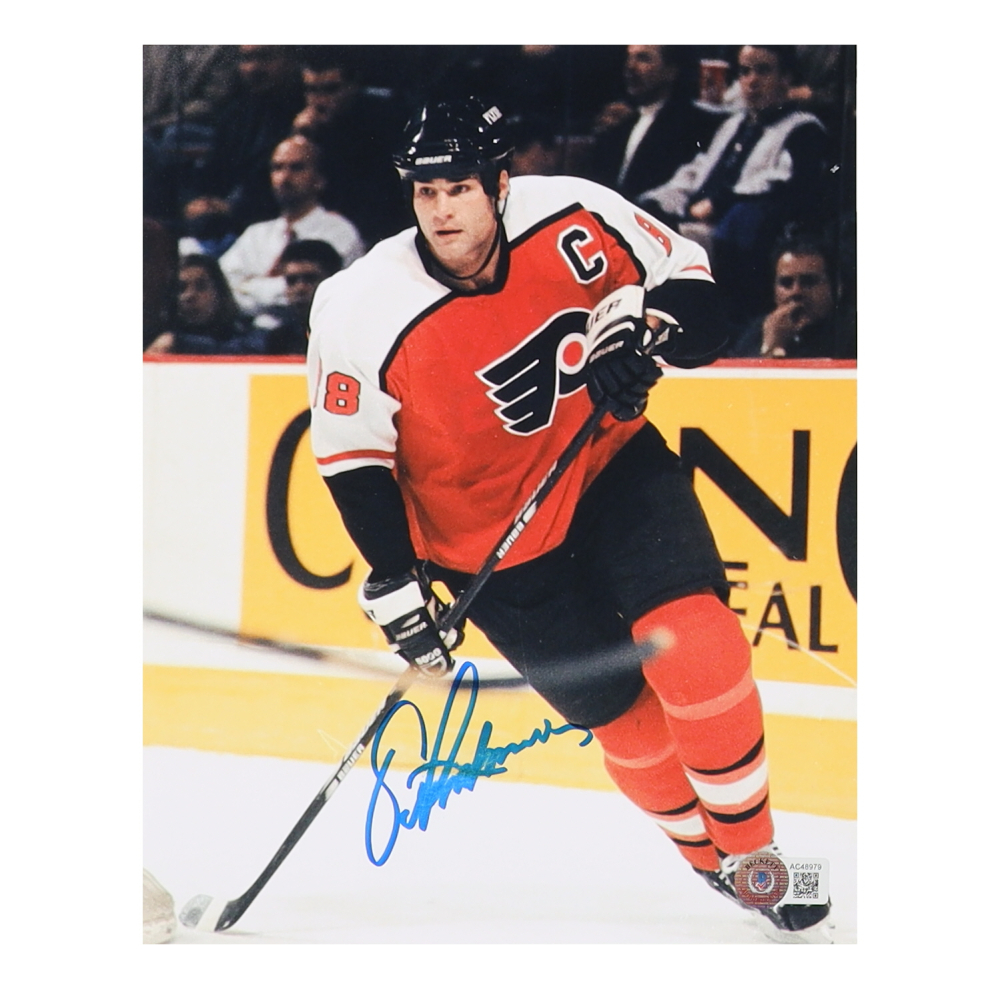 Eric Lindros Signed Flyers 8x10 Photo (Beckett) | Pristine Auction