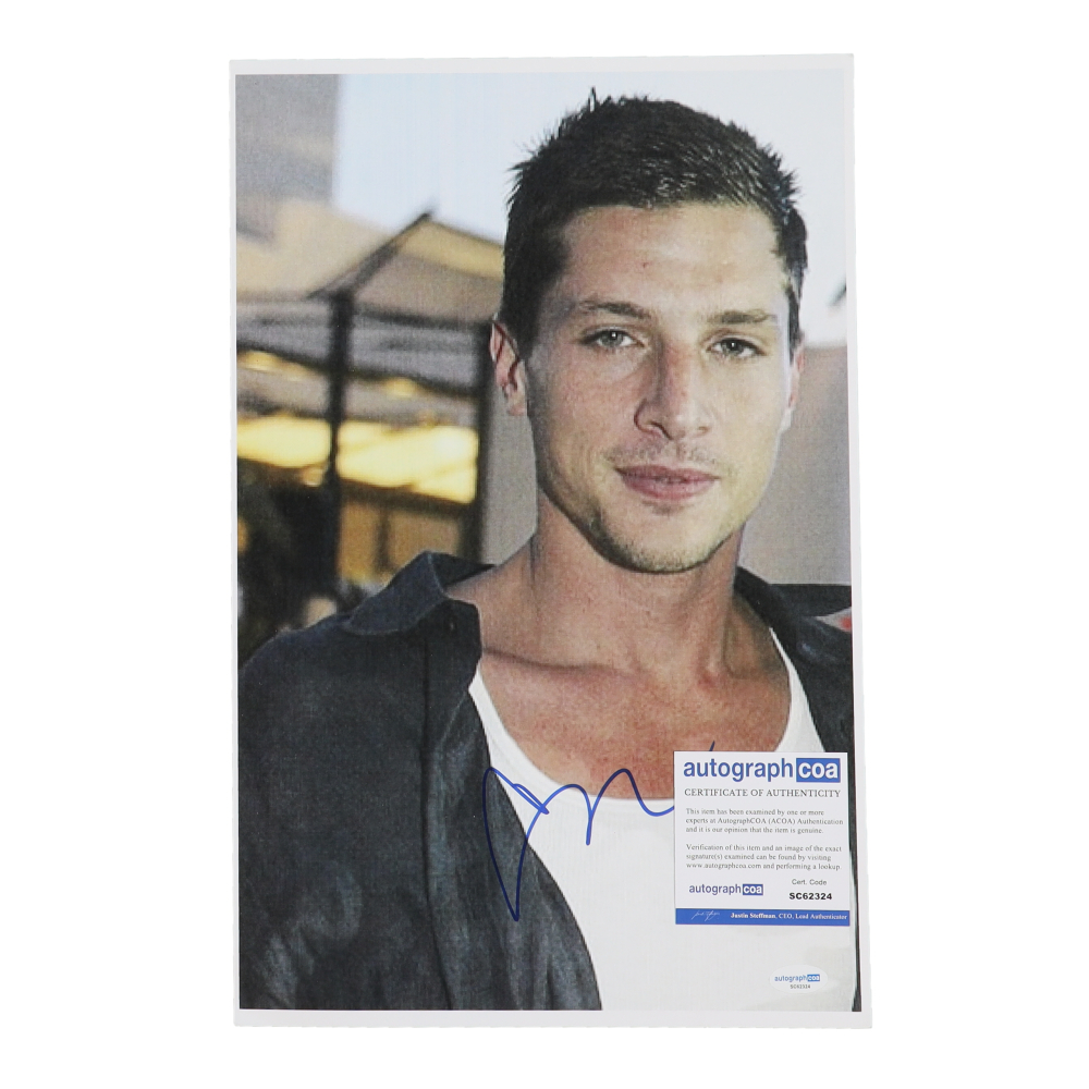 Simon Rex Signed 11x17 Photo (AutographCOA) | Pristine Auction
