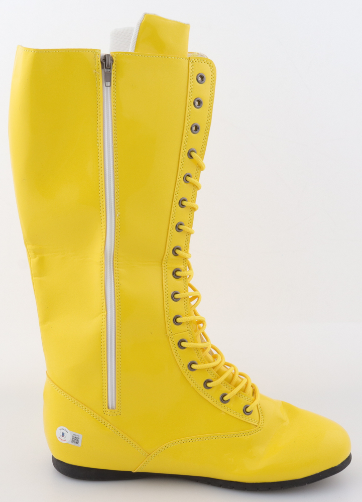 Hulk Hogan Signed Wrestling Boot (Beckett) | Pristine Auction