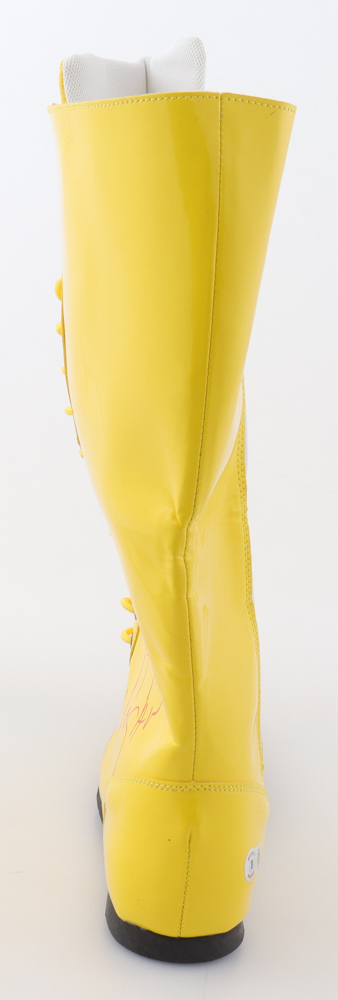 Hulk Hogan Signed Wrestling Boot (Beckett) | Pristine Auction