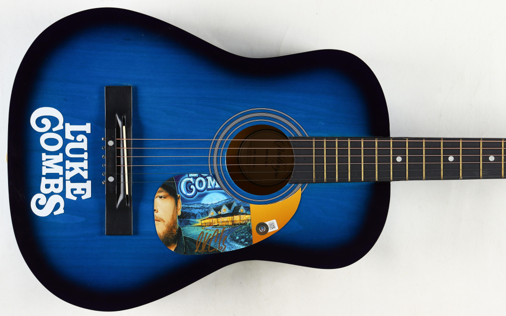 Luke Combs Signed 39" Acoustic Guitar (Beckett) | Pristine Auction