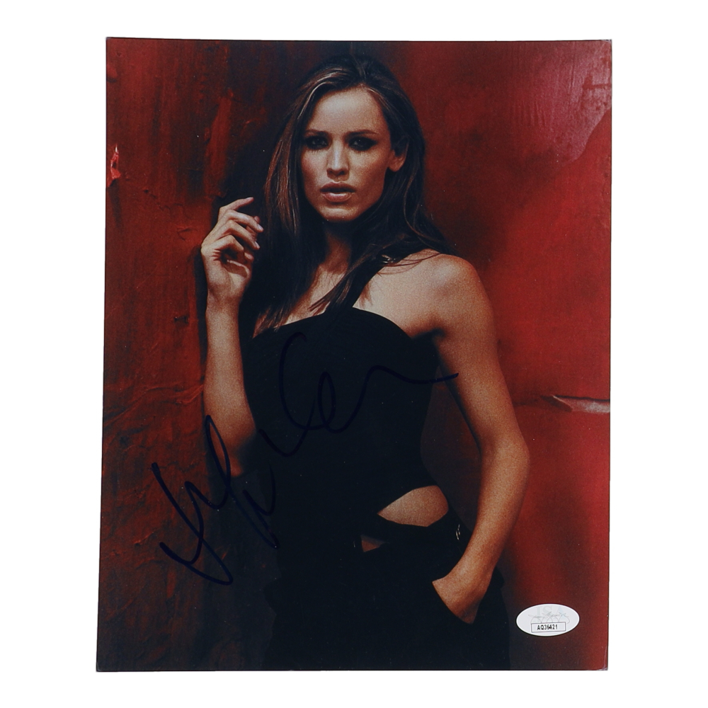 Jennifer Garner Signed 8x10 Photo (JSA) | Pristine Auction