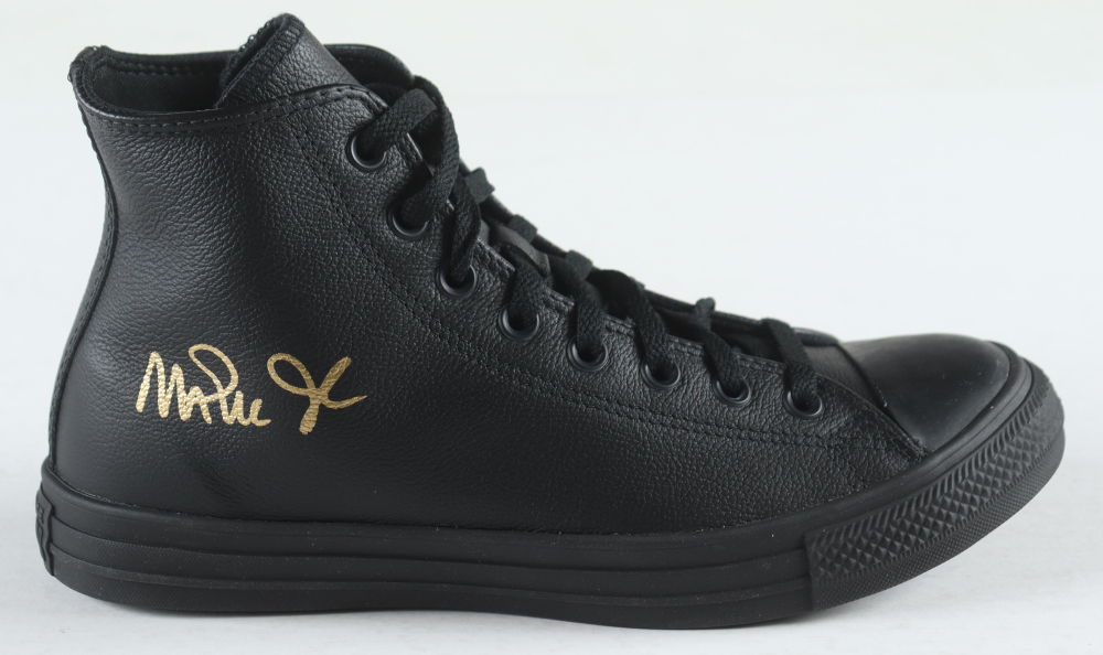 Magic Johnson Signed Vintage Converse All Star Black Leather Shoe With ...