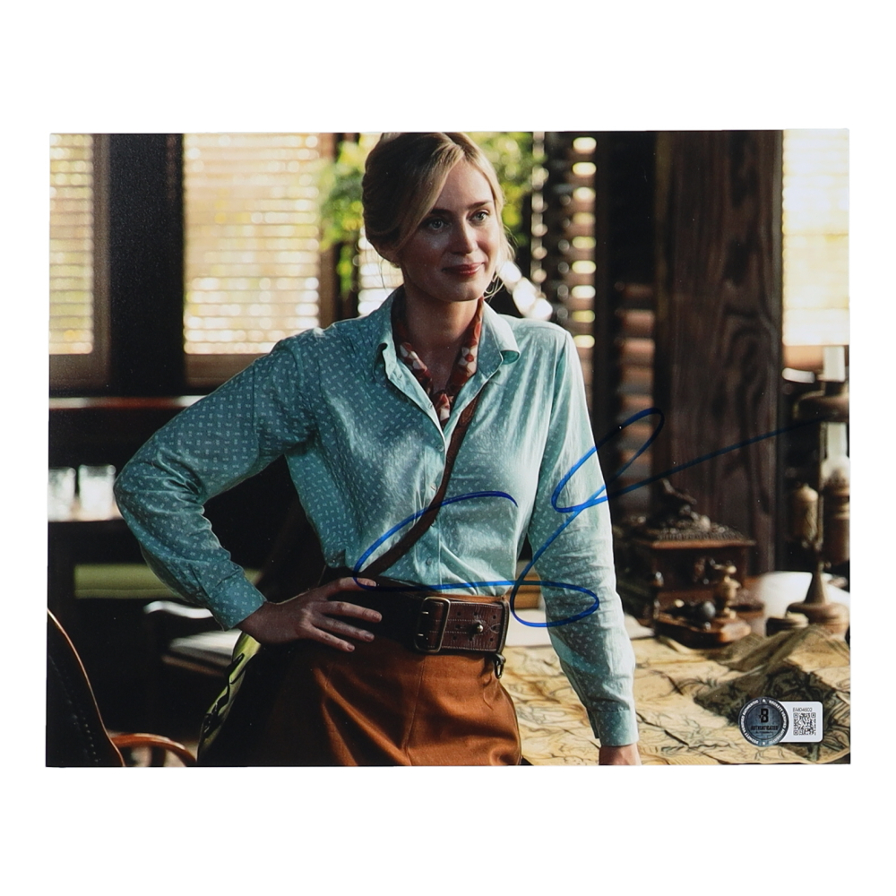 Emily Blunt Signed "Looper" 8x10 Photo (Beckett) | Pristine Auction