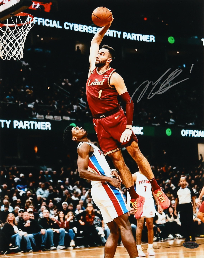 Max Strus Signed Cavaliers 11x14 Photo (Playball Ink) | Pristine Auction