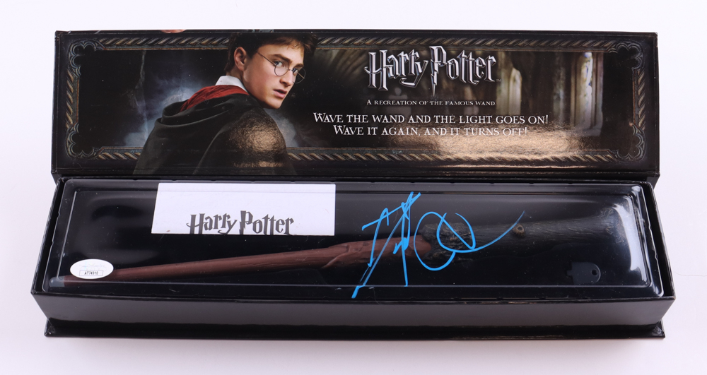 Daniel Radcliffe Signed "Harry Potter" Wand With Original Box (JSA ...