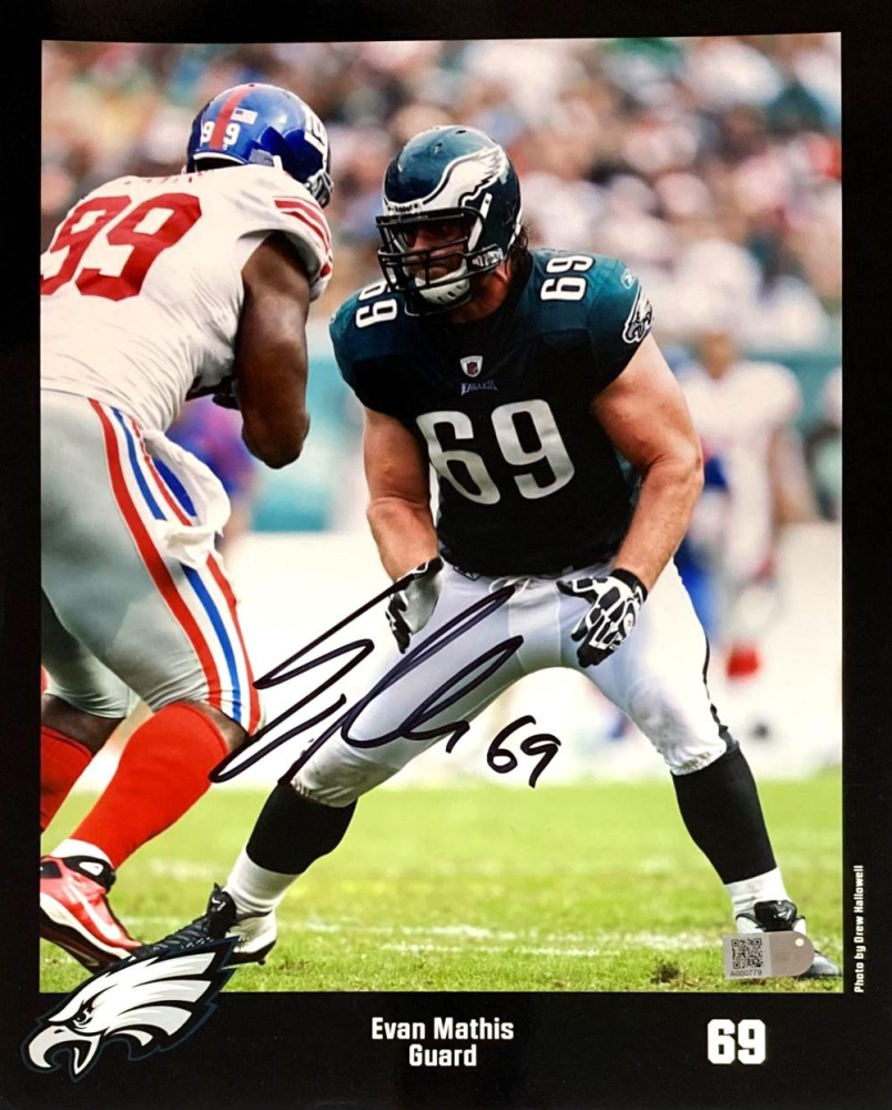 Evan Mathis Signed Eagles 8x10 Photo (Sports Integrity) | Pristine Auction