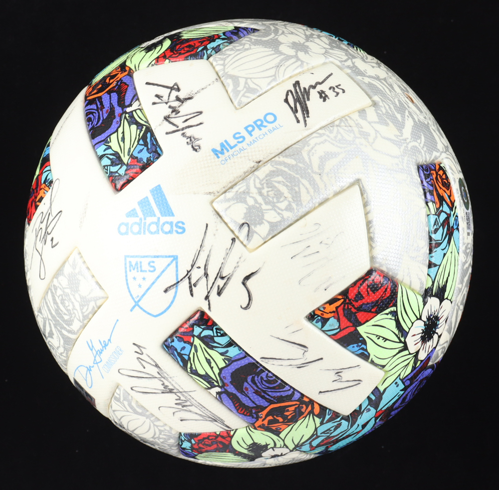 2022 Dynamo Game-Used Adidas Soccer Ball Team-Signed by (23) with ...