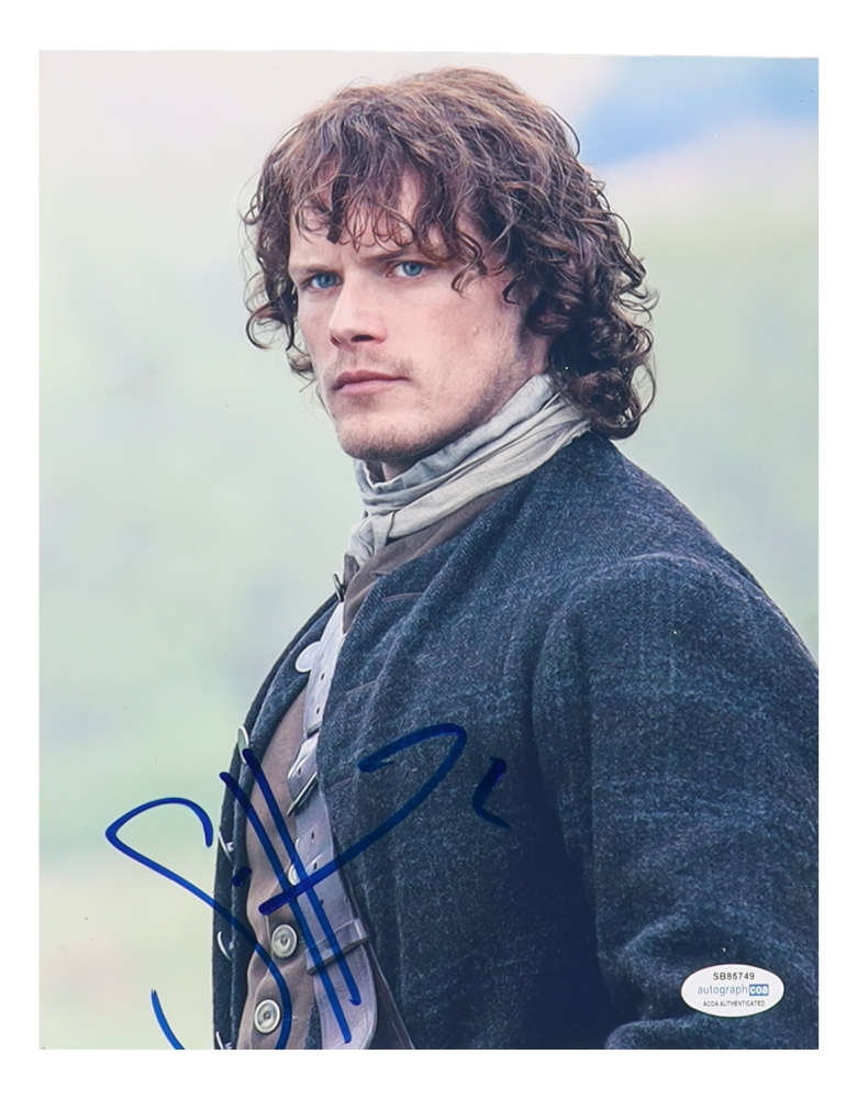 Sam Heughan Signed "Outlander" 8x10 Photo (ACOA) | Pristine Auction