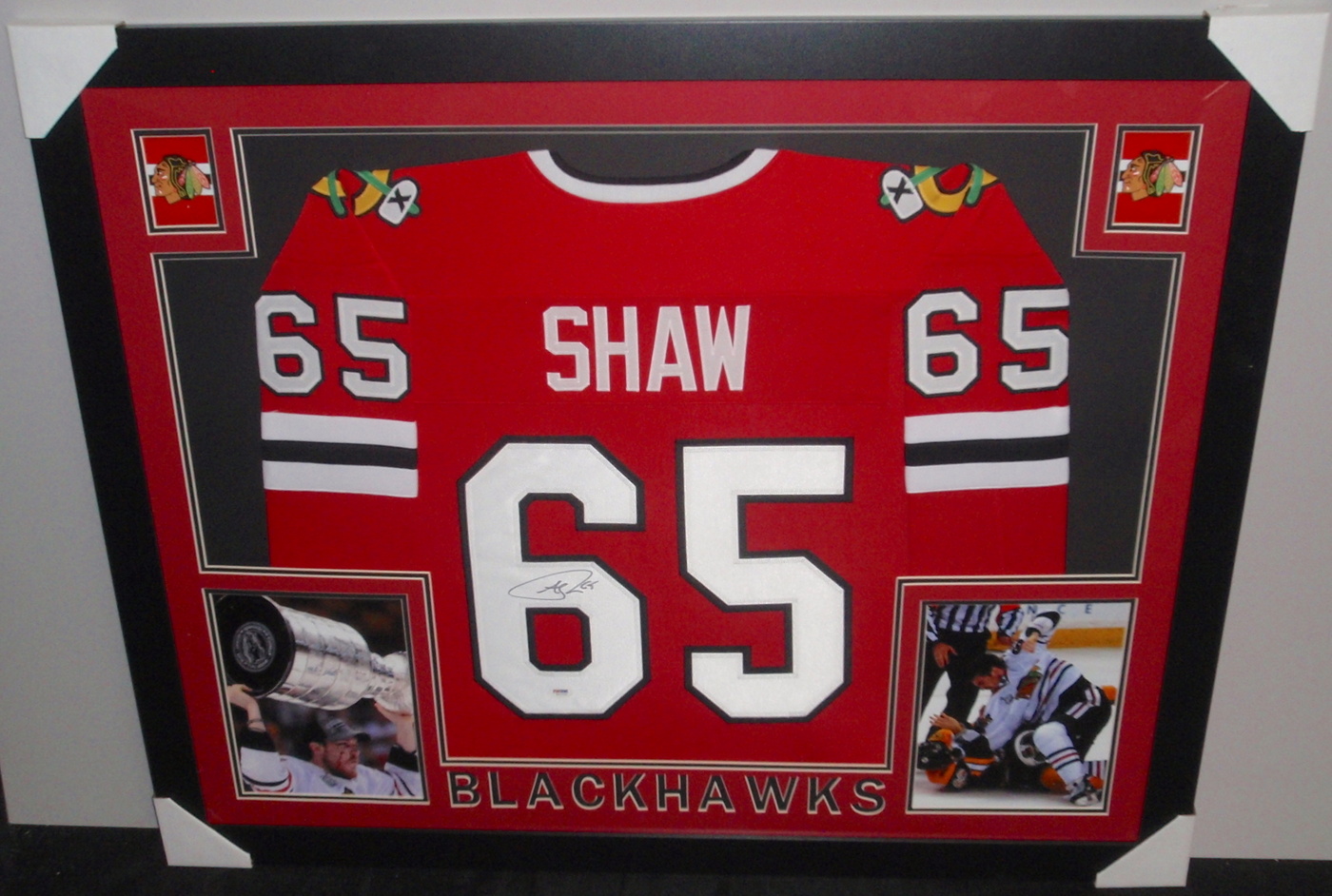 Andrew Shaw Signed Blackhawks 35x43 Custom Framed Jersey (PSA COA ...
