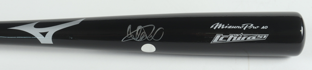 Ichiro Suzuki Signed Mizuno Player Model Baseball Bat (Ichiro & Beckett ...