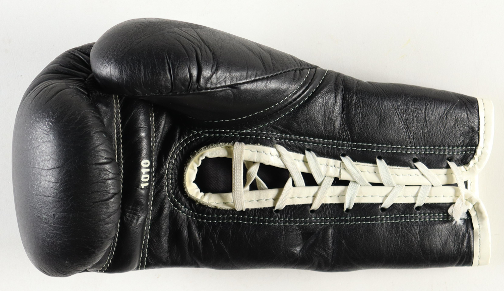 Mike Tyson Signed Everlast Boxing Glove (Tyson) | Pristine Auction