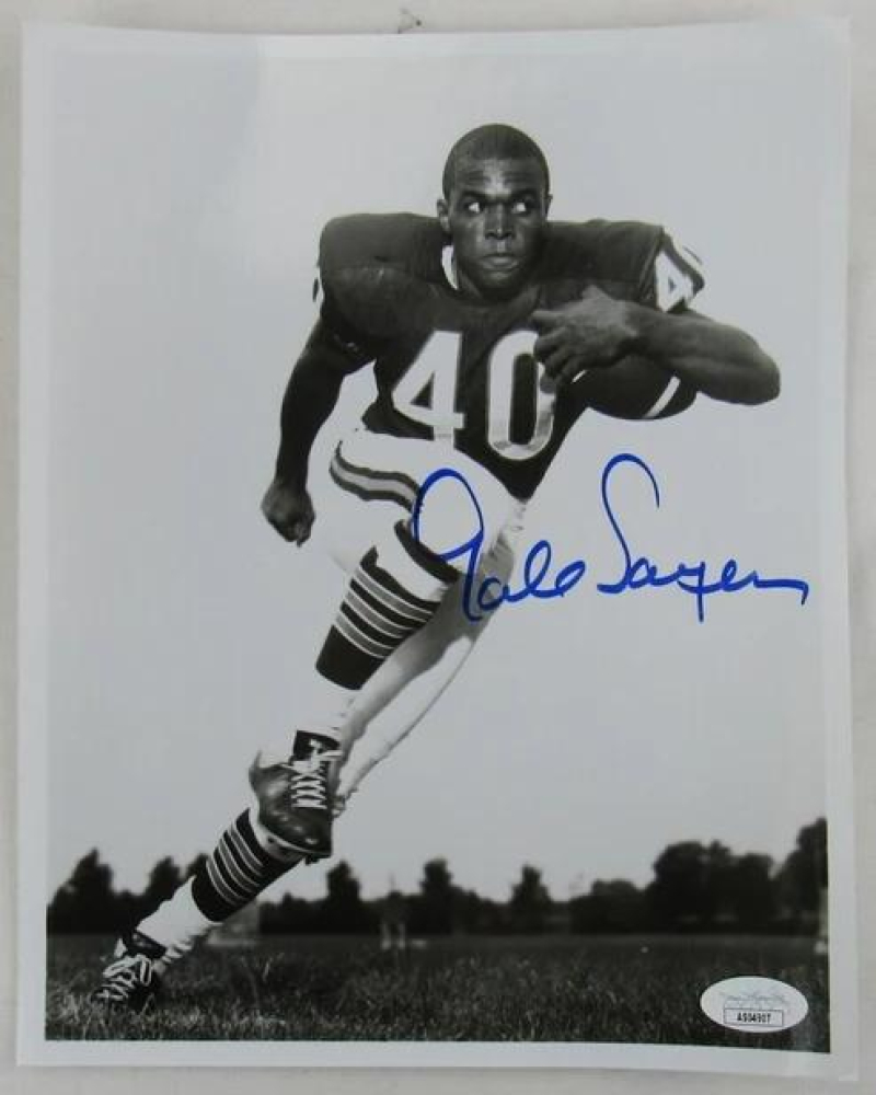 Gale Sayers Signed Bears 8x10 Photo (JSA) | Pristine Auction