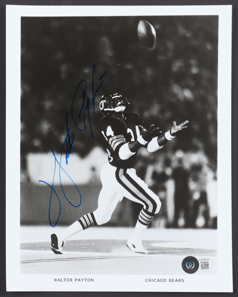 Walter Payton Signed Bears 8x10 Photo (Beckett) | Pristine Auction