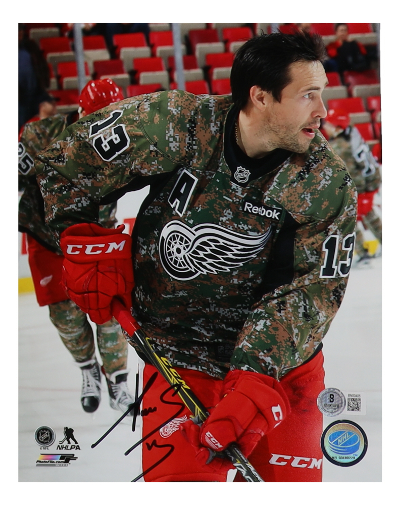 Pavel Datsyuk Signed Red Wings 8x10 Photo (Beckett) | Pristine Auction