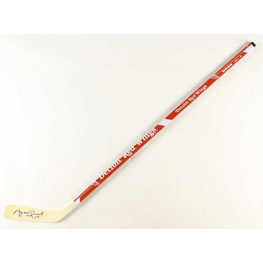 Brett Hull Signed Red Wings Hockey Stick (Schwartz) | Pristine Auction