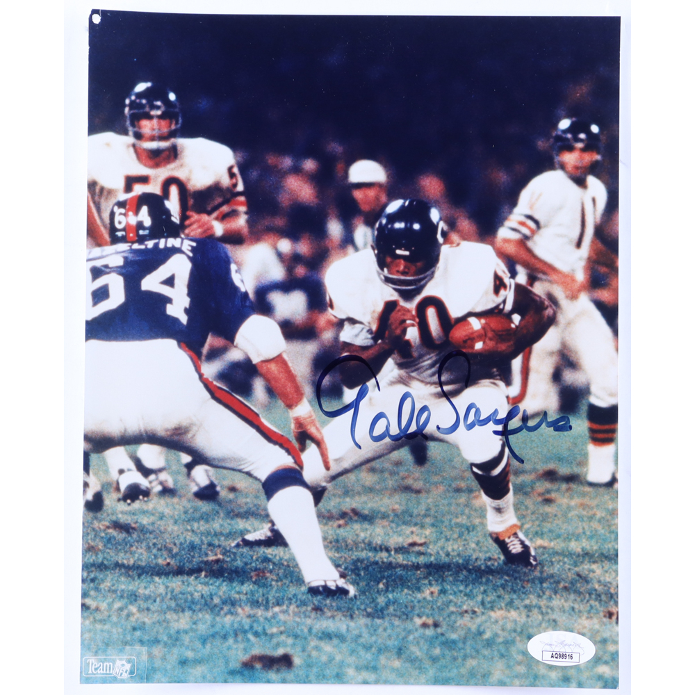 Gale Sayers Signed Bears 8x10 Photo (JSA) | Pristine Auction